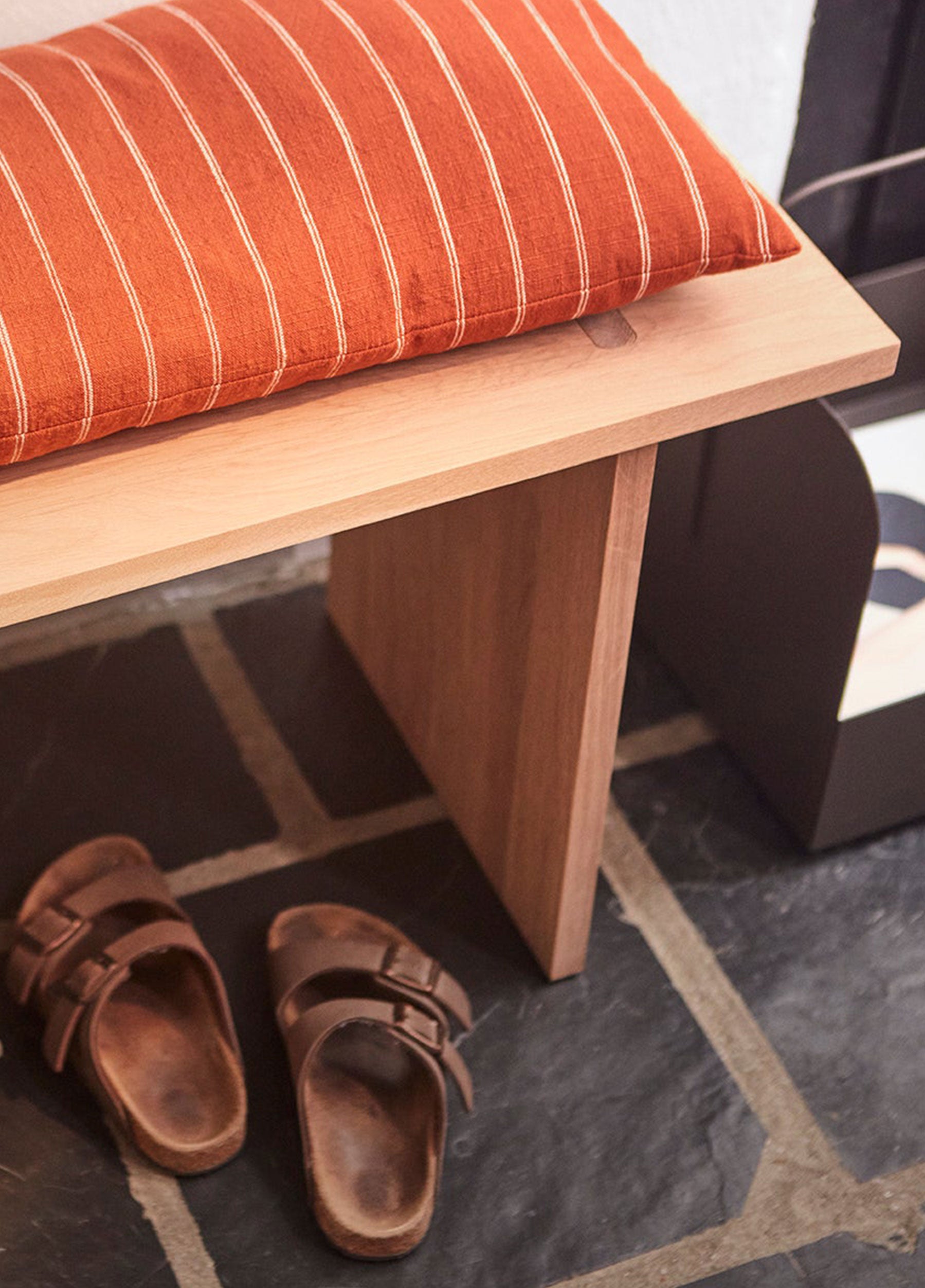 Kotai bænk | Egetræsbænk fra OYOY | Seramikku